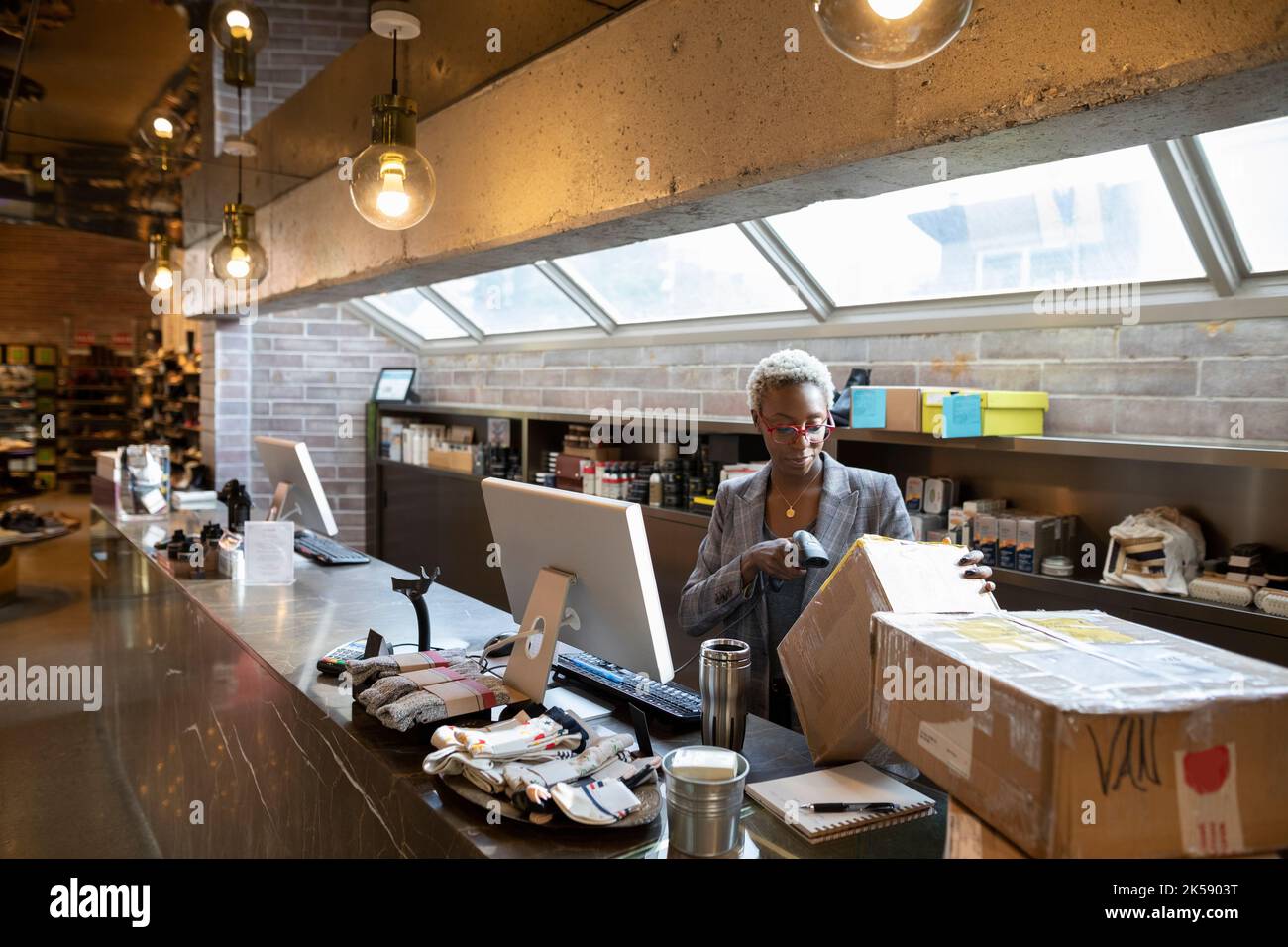 Barcode scanning hi-res stock photography and images - Alamy