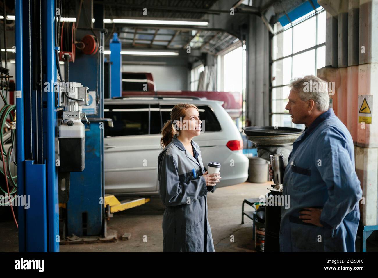 Mechanic talking to a car owner hi-res stock photography and images - Alamy
