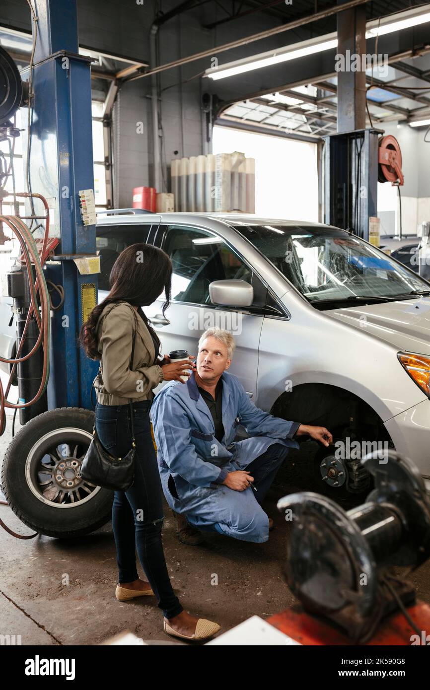 Two wheel mechanic hi-res stock photography and images - Alamy