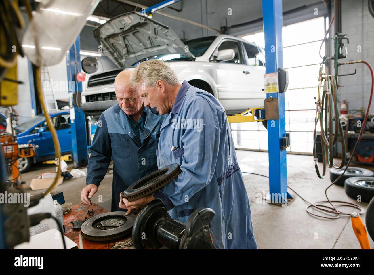Hand mechanics hi-res stock photography and images - Alamy