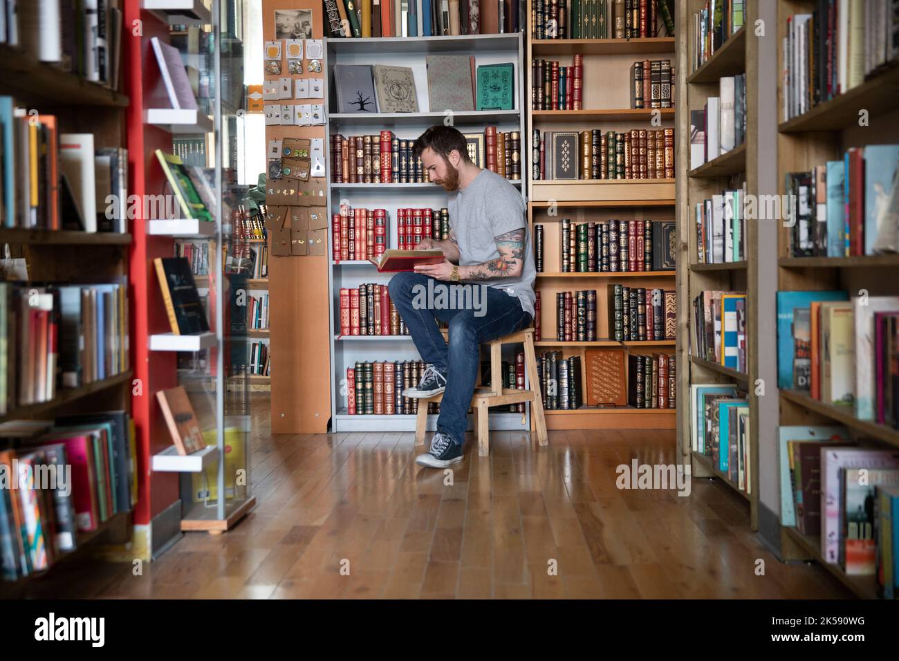 Person sitting reading hi-res stock photography and images - Alamy