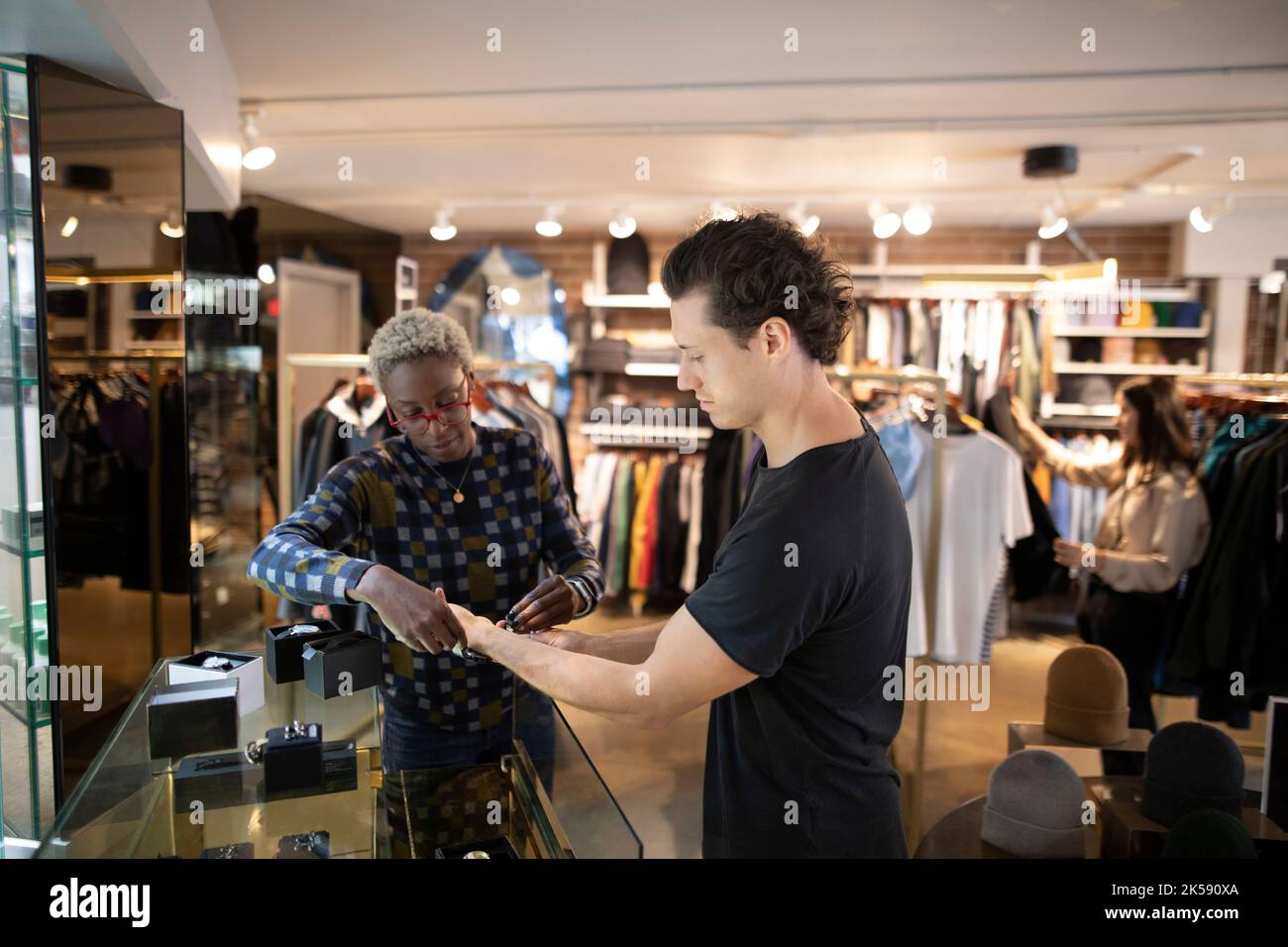 Customer service department store hi-res stock photography and images ...