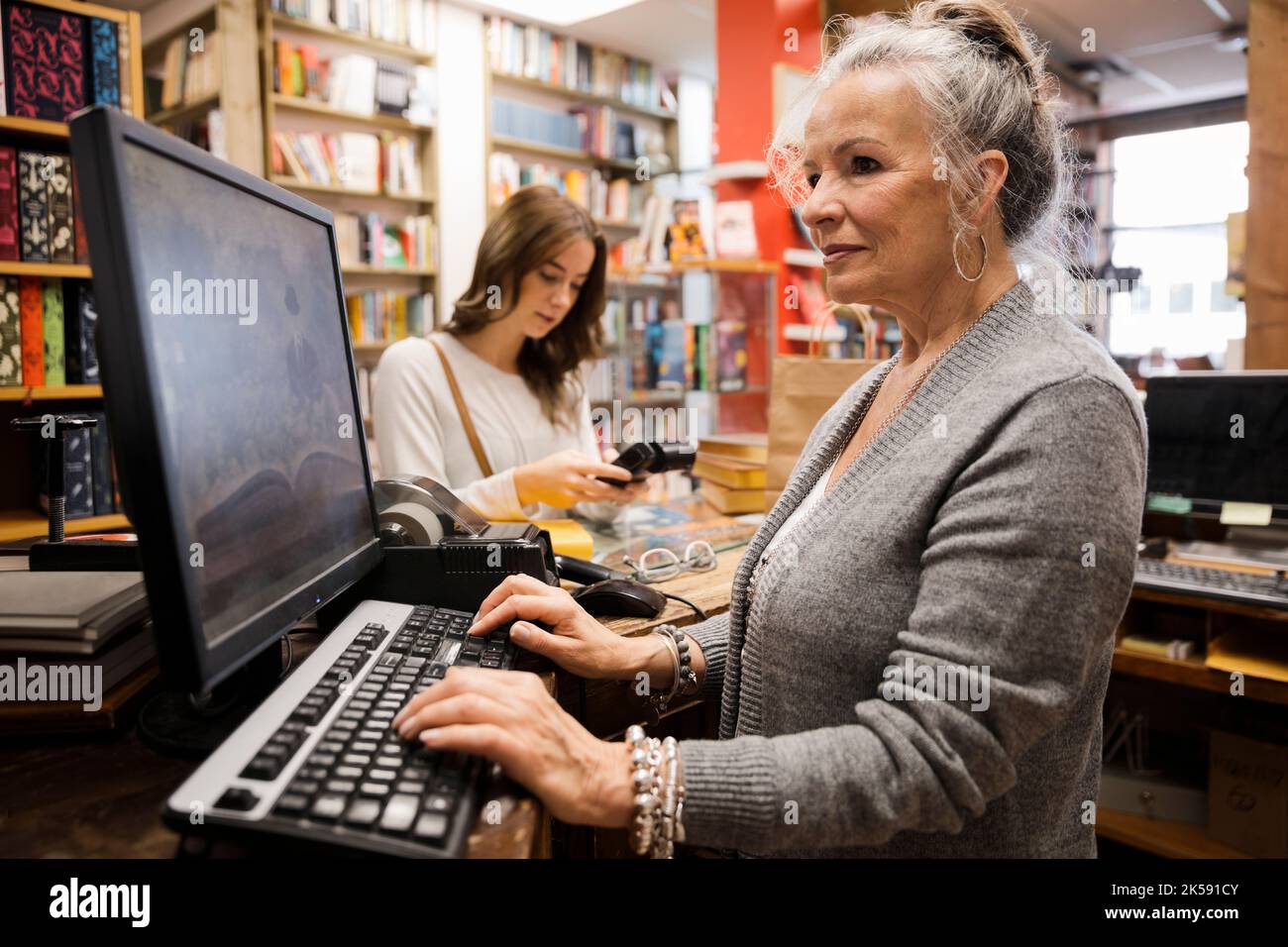 Book store owner hi-res stock photography and images - Alamy
