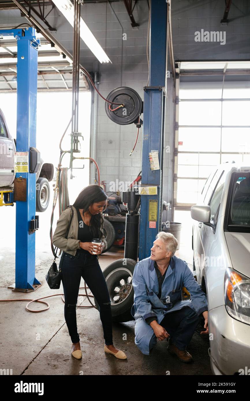 Two wheel mechanic hi-res stock photography and images - Alamy