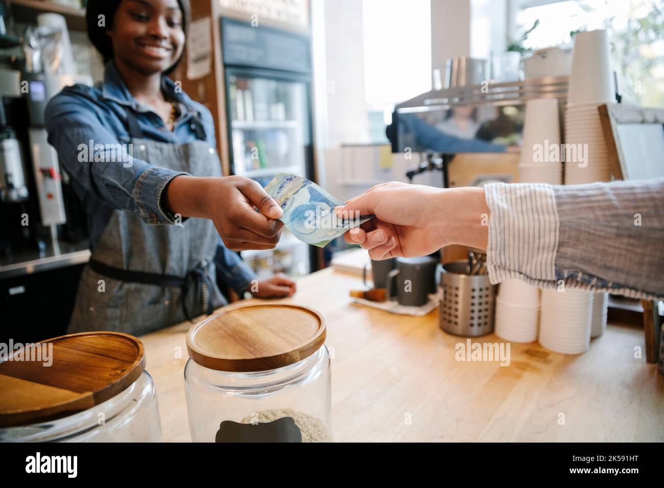 Women with cash in hand hi-res stock photography and images - Alamy