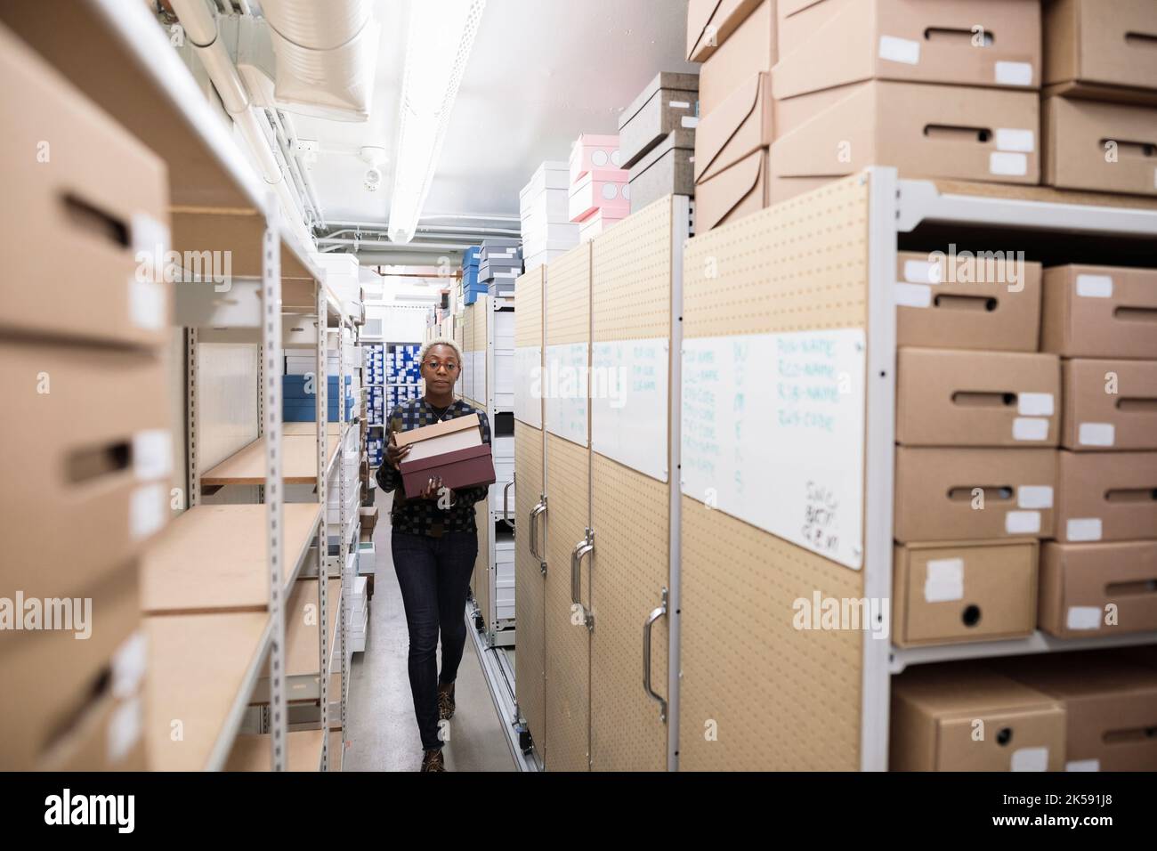 Woman shoe assistant hi-res stock photography and images - Alamy