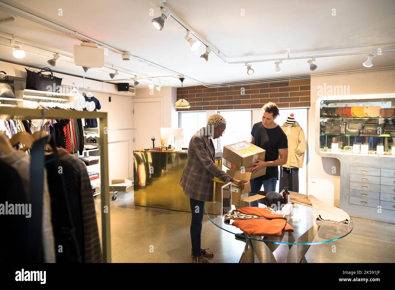 African manager owner shop hi-res stock photography and images - Alamy