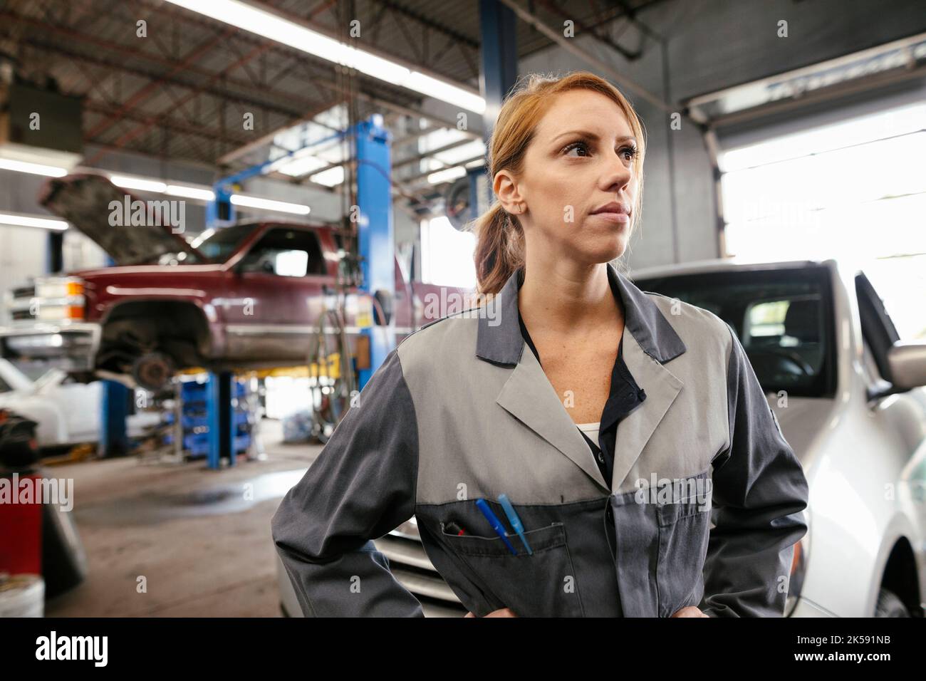 Mechanic overalls hi-res stock photography and images - Alamy