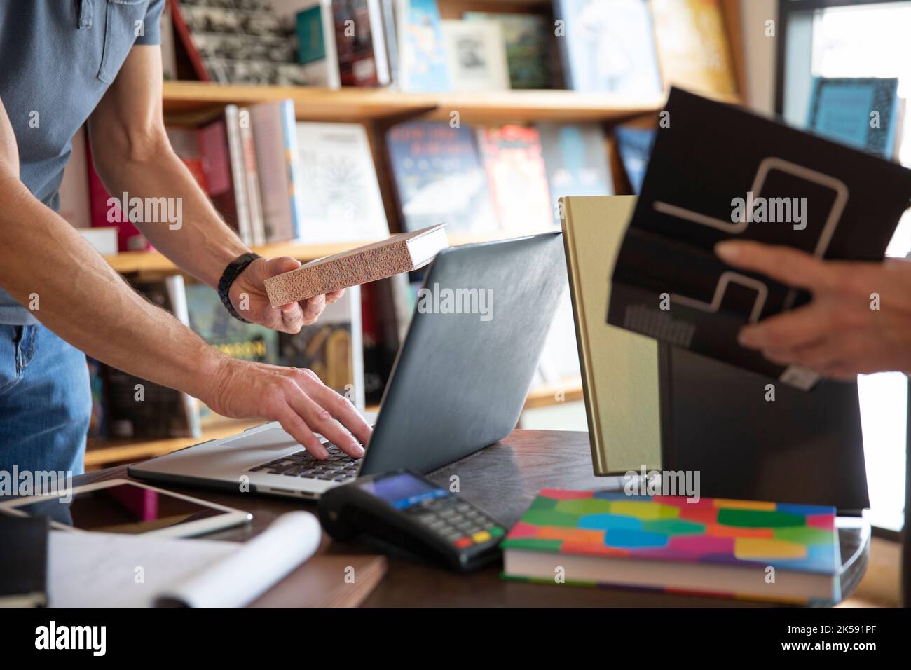 Small men on book hi-res stock photography and images - Alamy
