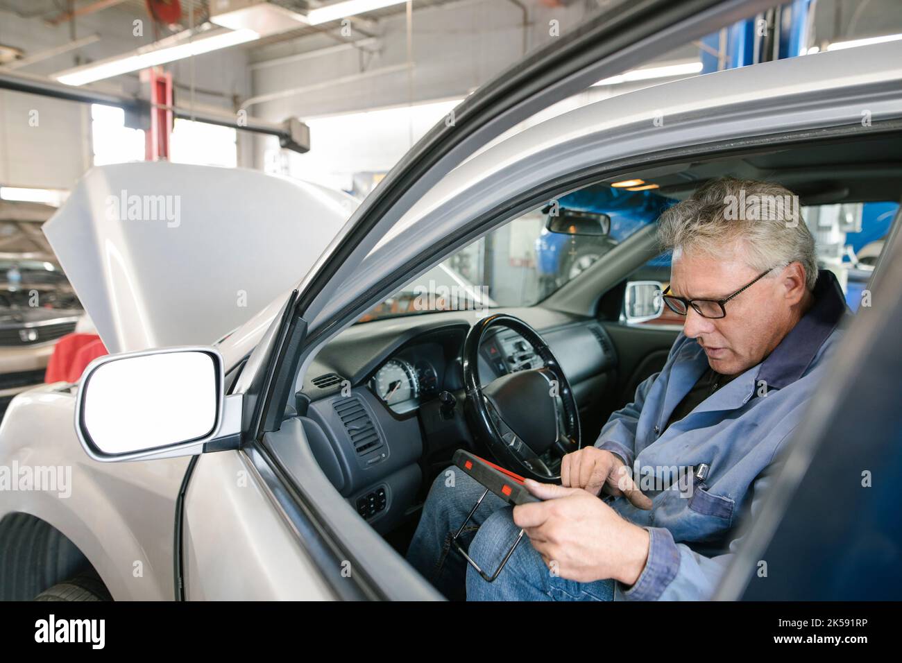 Mechanic dashboard hi-res stock photography and images - Alamy