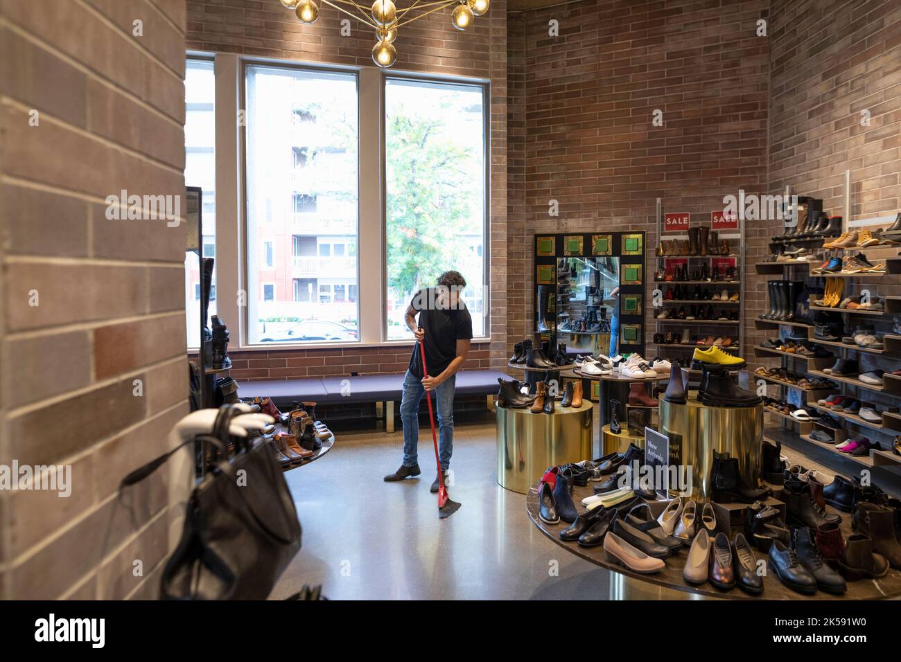 Floor store hi-res stock photography and images - Alamy