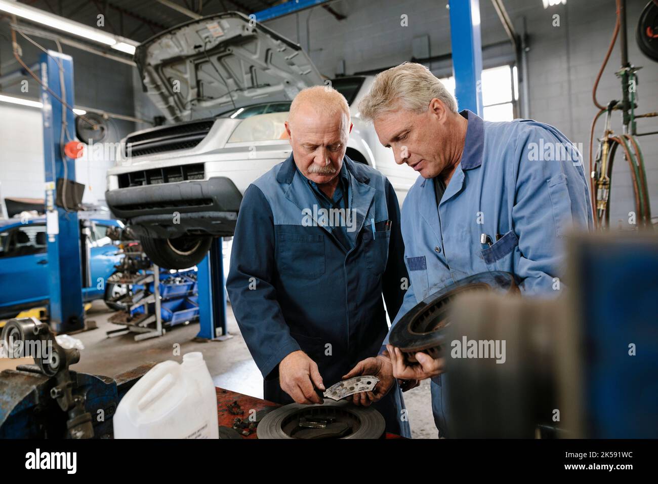 Two men in automobile hi-res stock photography and images - Alamy