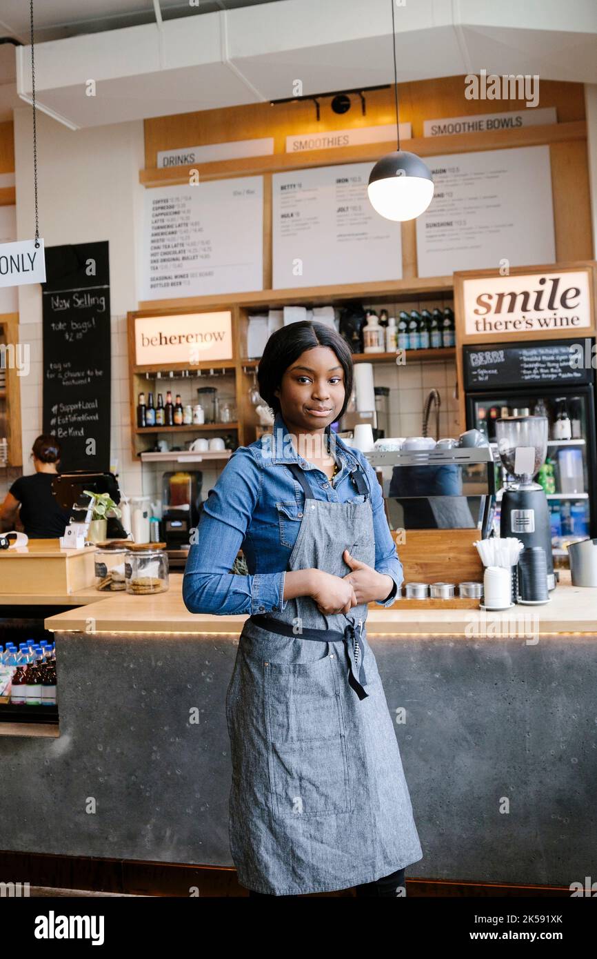 Counter service hi-res stock photography and images - Alamy