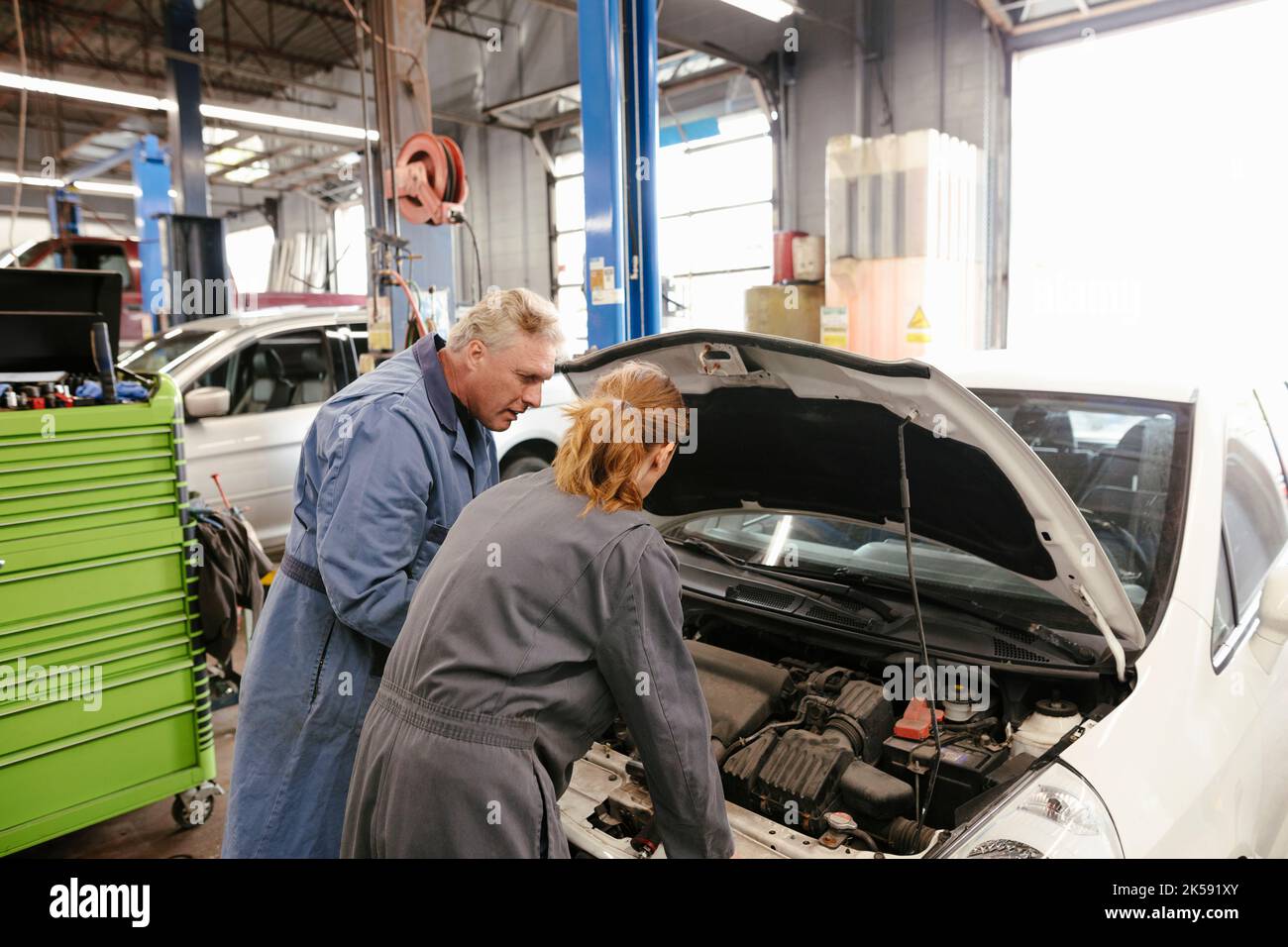 Apprentice mechanic mechanics hi-res stock photography and images - Alamy