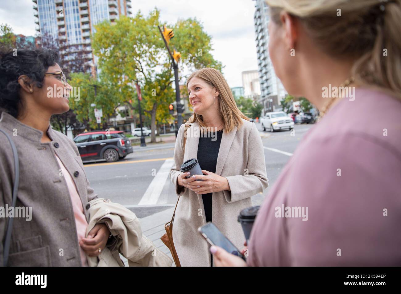 Group talking on street hi-res stock photography and images - Alamy
