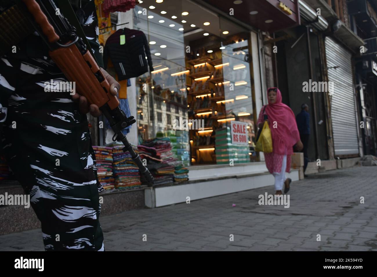 Frisking hi-res stock photography and images - Alamy