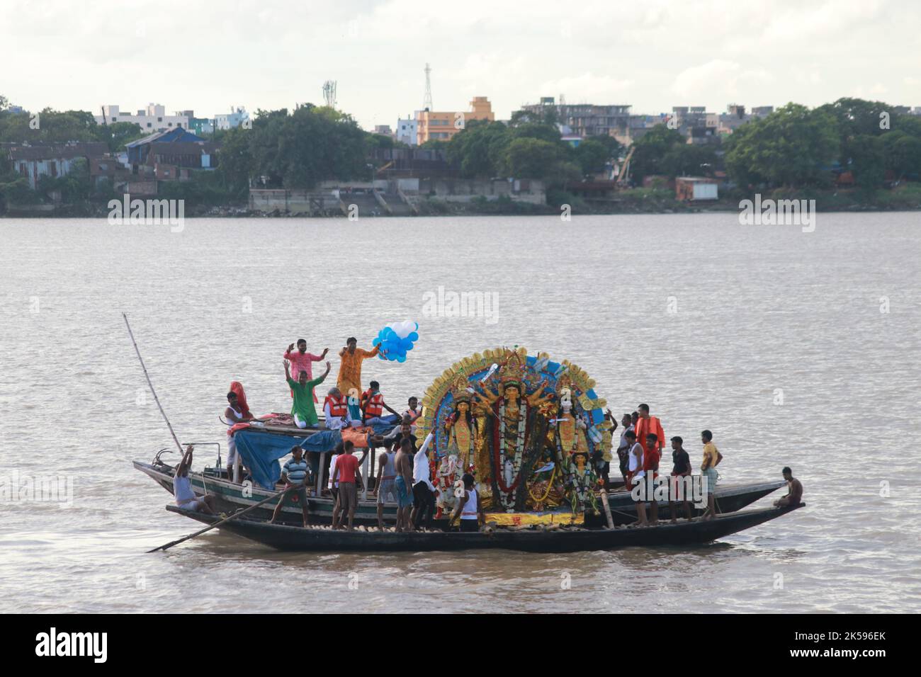 Kolkata, West Bengal, India. 5th Oct, 2022. Hindu devotees in boats ...