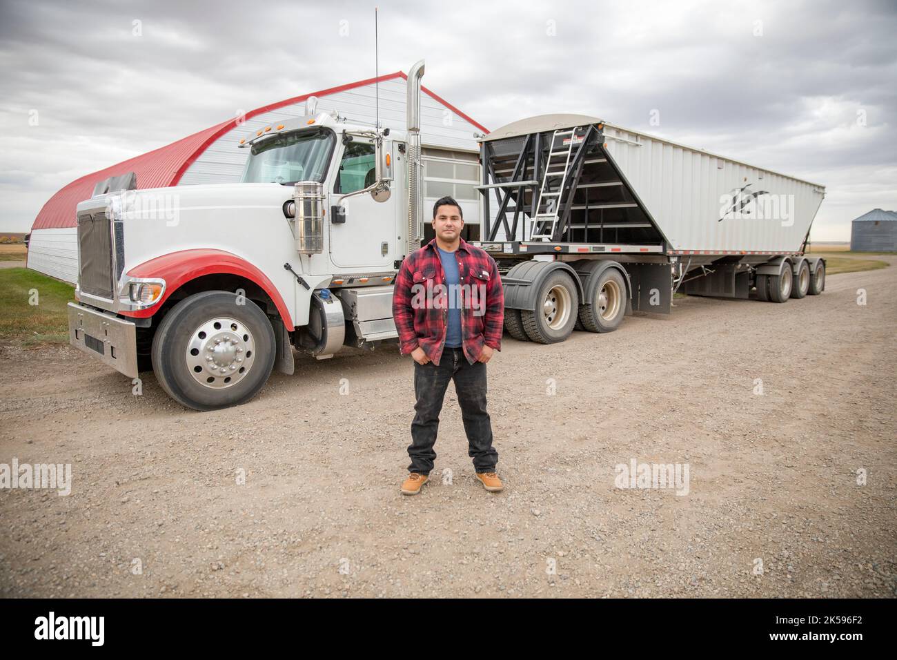Standing on trailer hi-res stock photography and images - Alamy