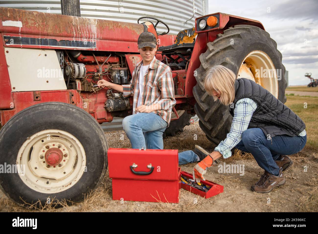 Engine old model agricultural tractor hi-res stock photography and ...