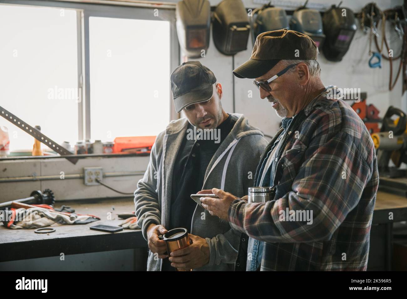 Male farmers drinking coffee hi-res stock photography and images - Alamy