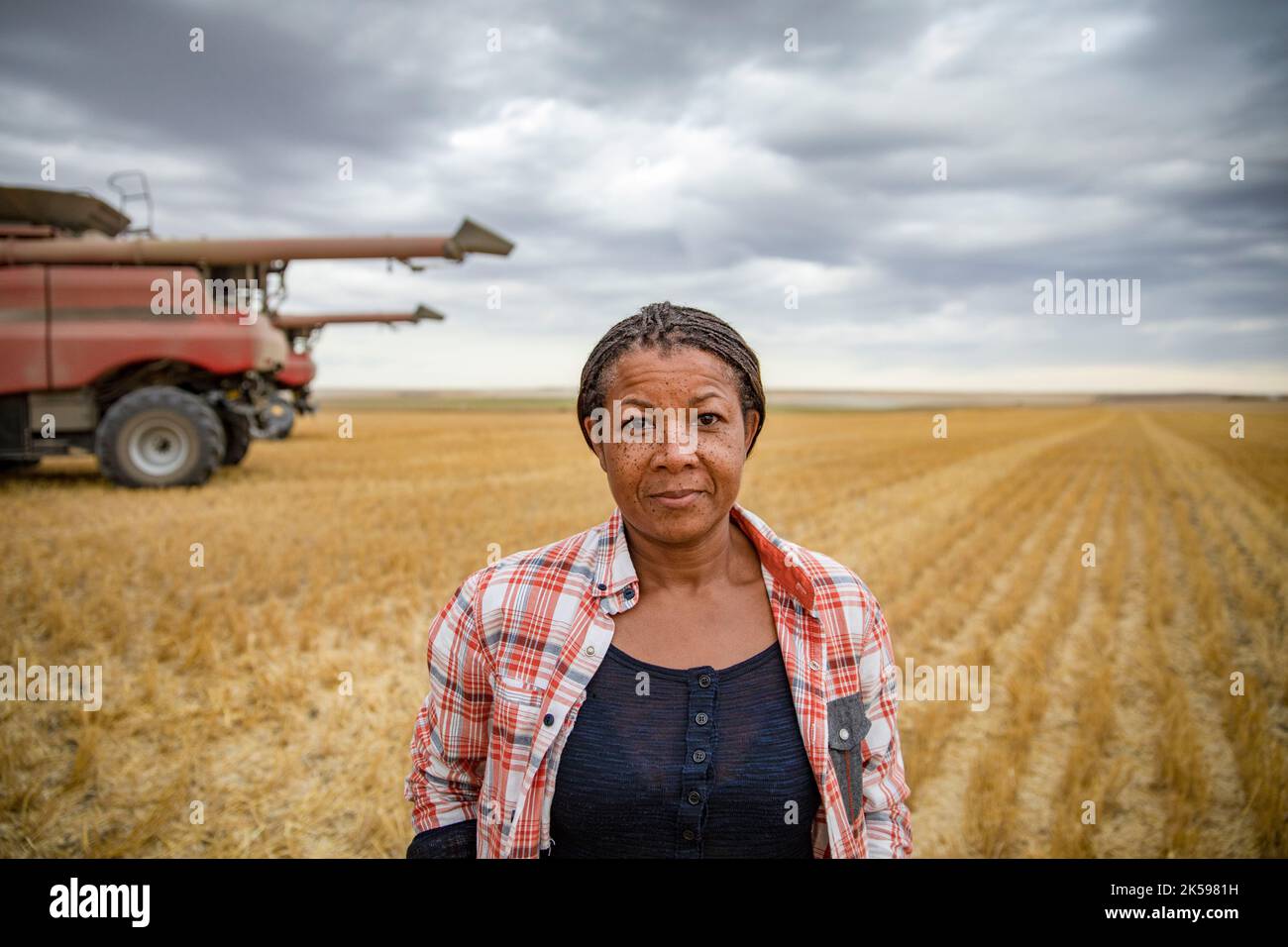African women working field hi-res stock photography and images - Alamy