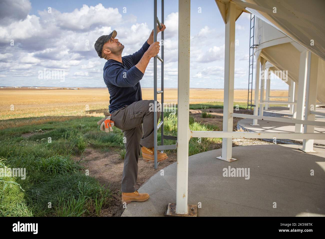 Silo climbing hi-res stock photography and images - Alamy