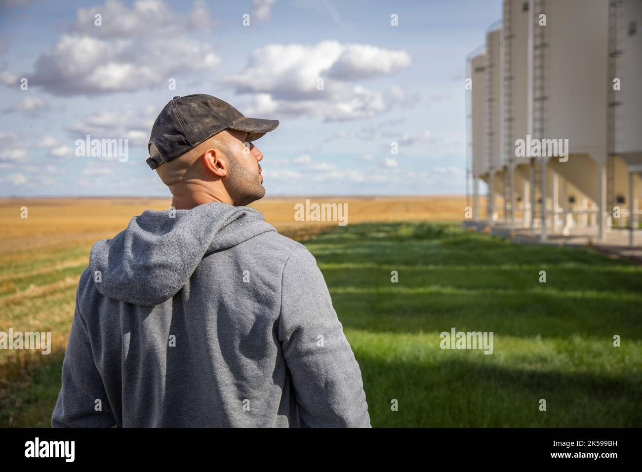 Farmer looking over a field hi-res stock photography and images - Alamy