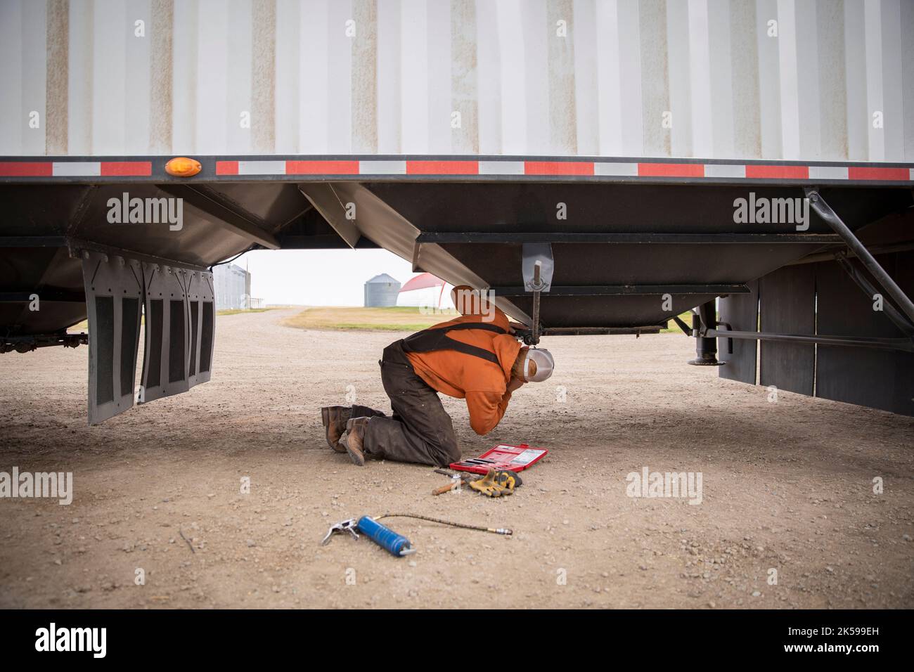 Side view underneath hi-res stock photography and images - Alamy