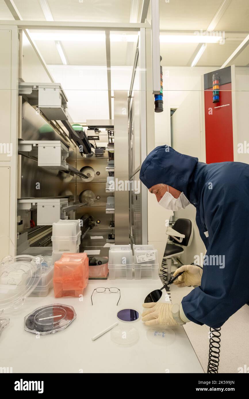 31.05.2022, Germany, Lower Saxony, Hannover - Laboratory for Nano and ...