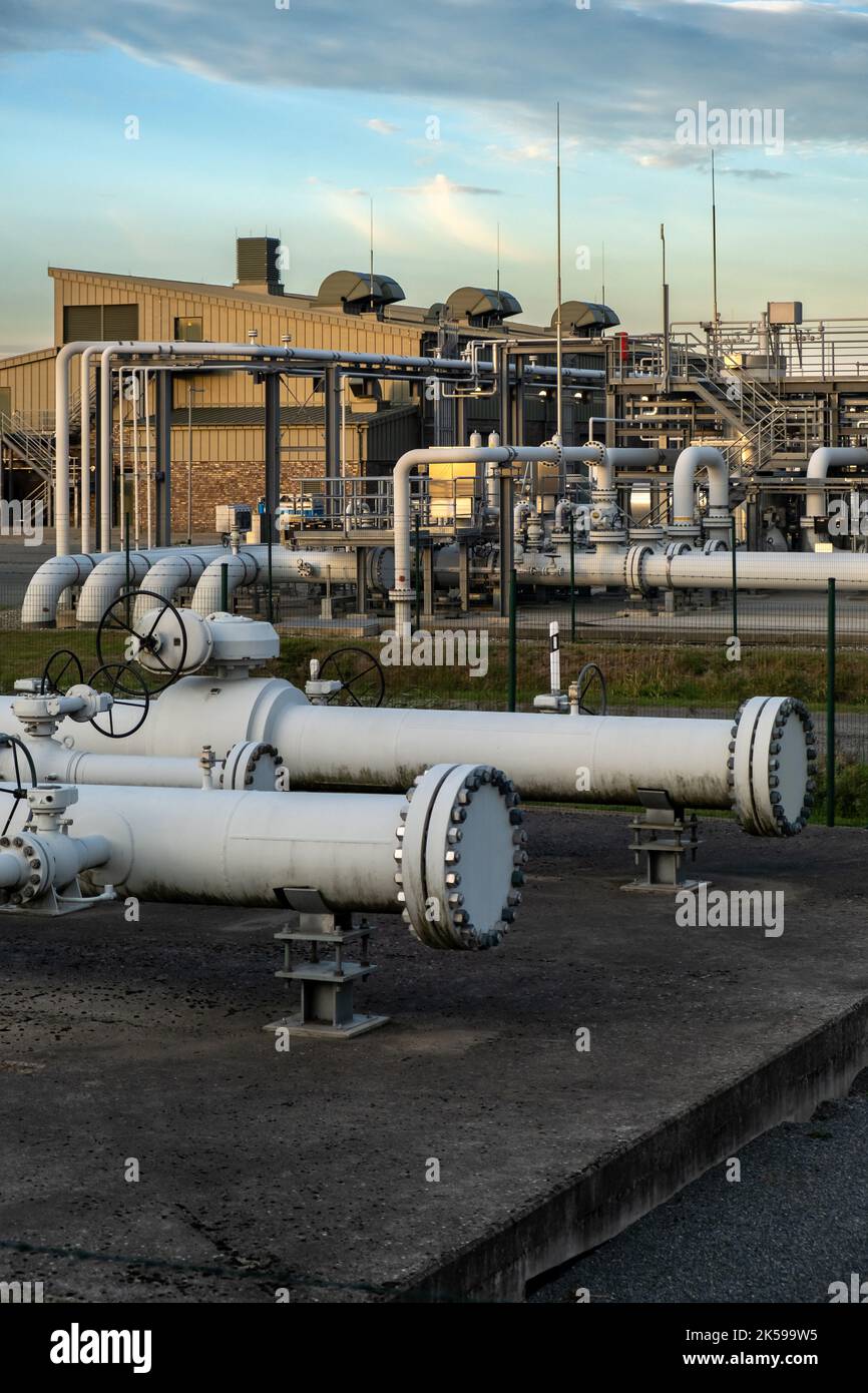29.08.2022, Germany, Lower Saxony, Jemgum - Jemgum gas storage facility ...