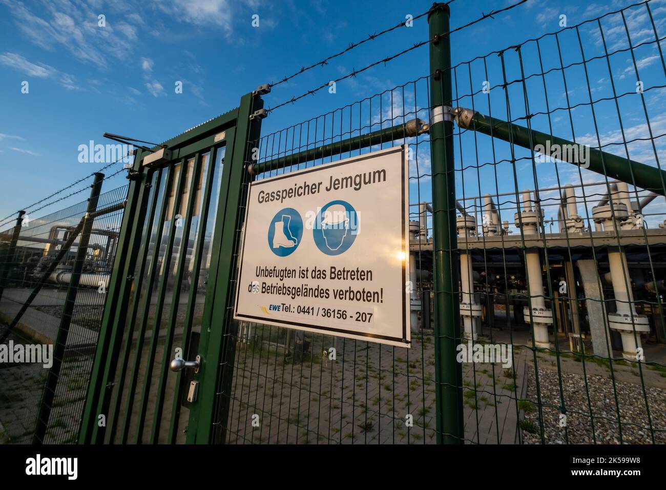 29.08.2022, Germany, Lower Saxony, Jemgum - Jemgum gas storage facility ...