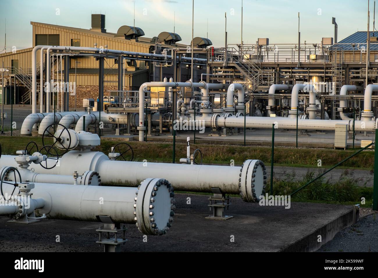 29.08.2022, Germany, Lower Saxony, Jemgum - Jemgum gas storage facility ...