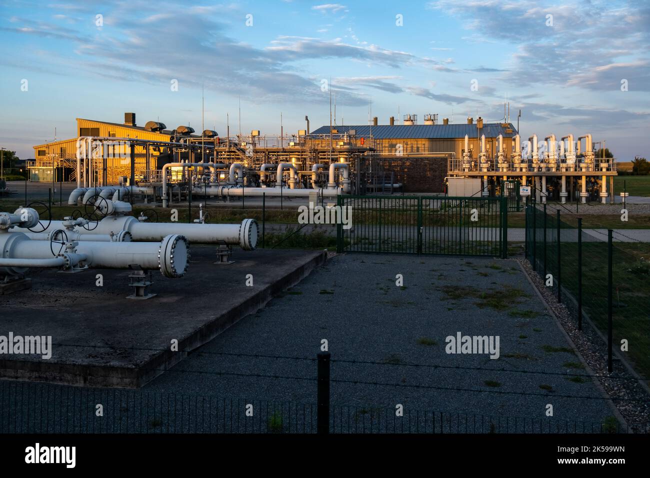 29.08.2022, Germany, Lower Saxony, Jemgum - Jemgum gas storage facility ...