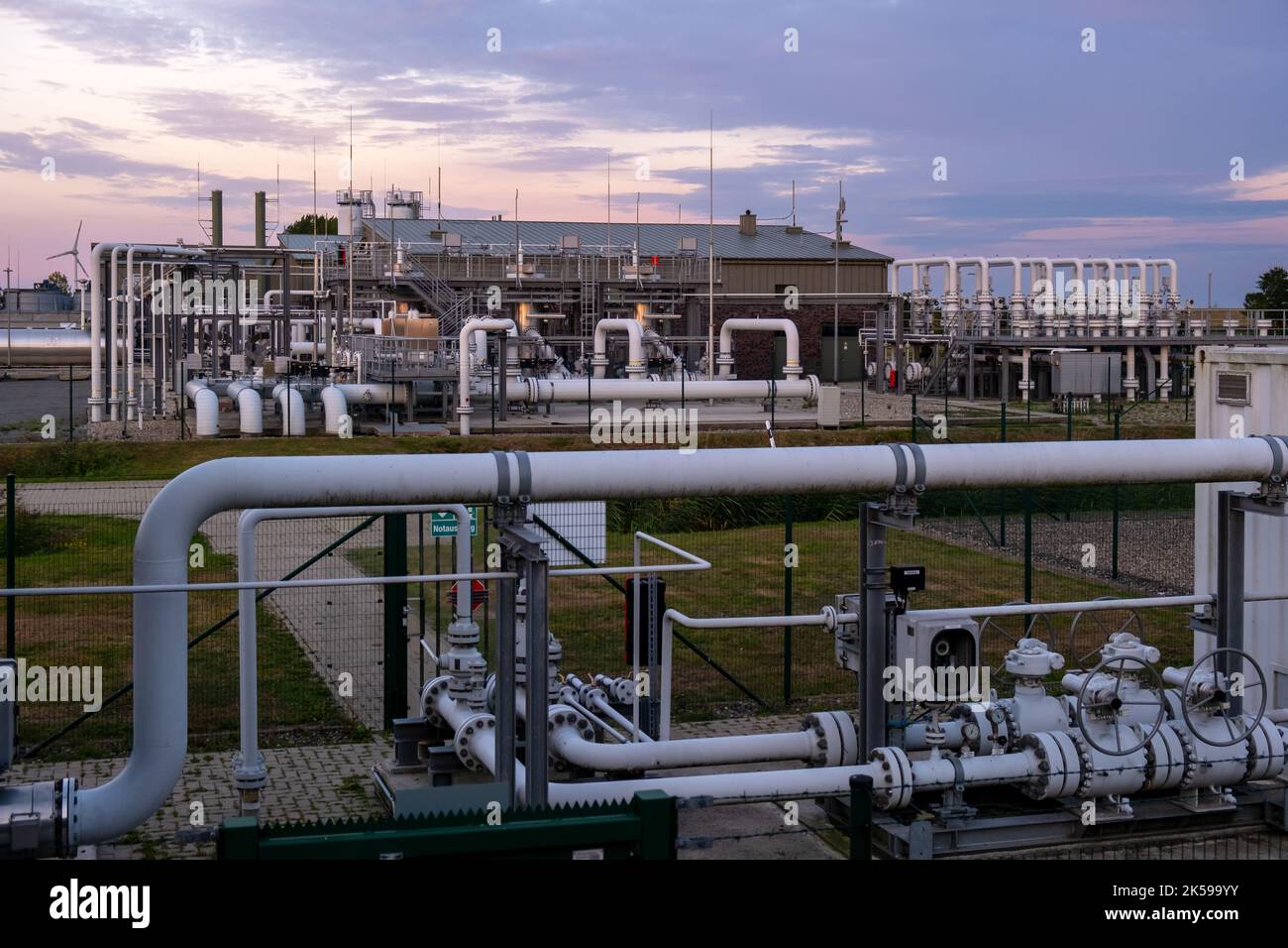 29.08.2022, Germany, Lower Saxony, Jemgum - Jemgum gas storage facility ...