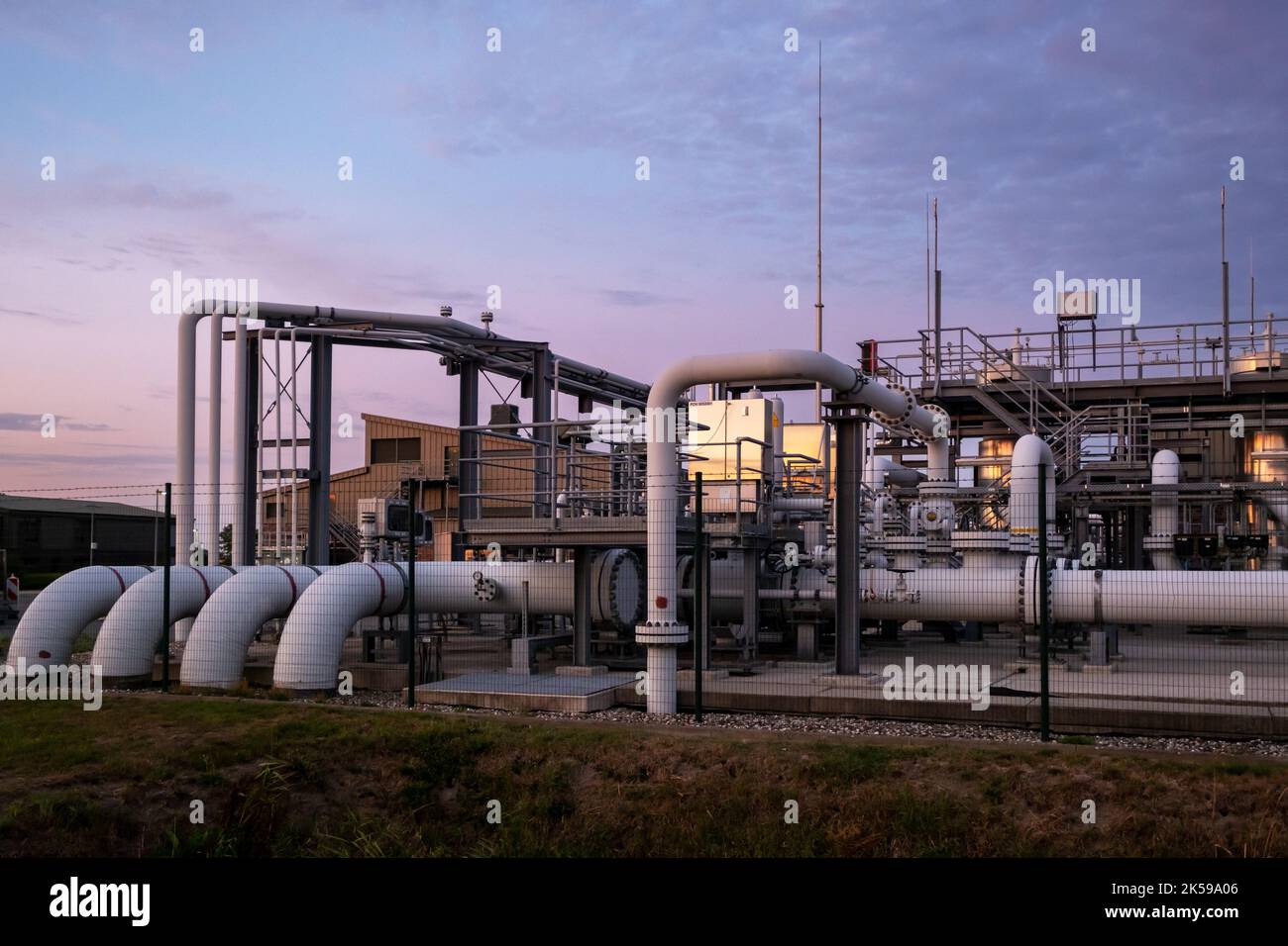 29.08.2022, Germany, Lower Saxony, Jemgum - Jemgum gas storage facility ...