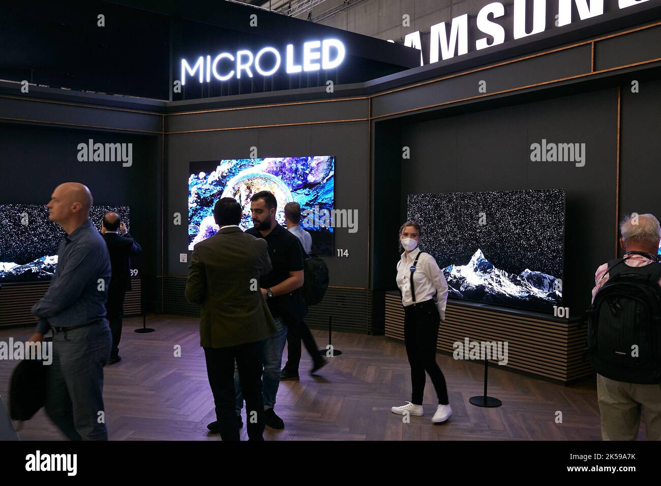 02.09.2022, Germany, Berlin, Berlin - The new foldable cell phone ...