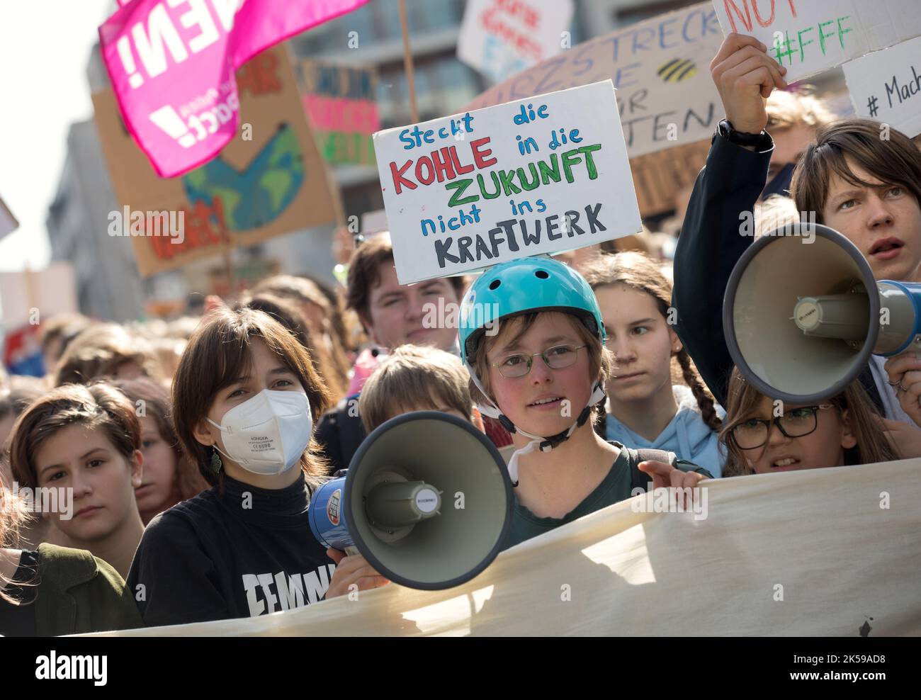 23.09.2022, Germany, Berlin, Berlin - Fridays for future global climate ...