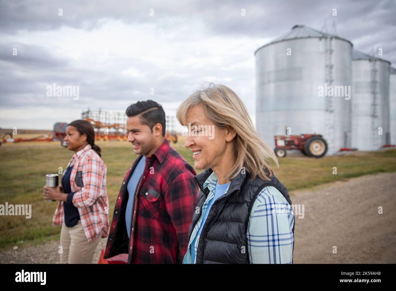 Farmers walking hi-res stock photography and images - Alamy