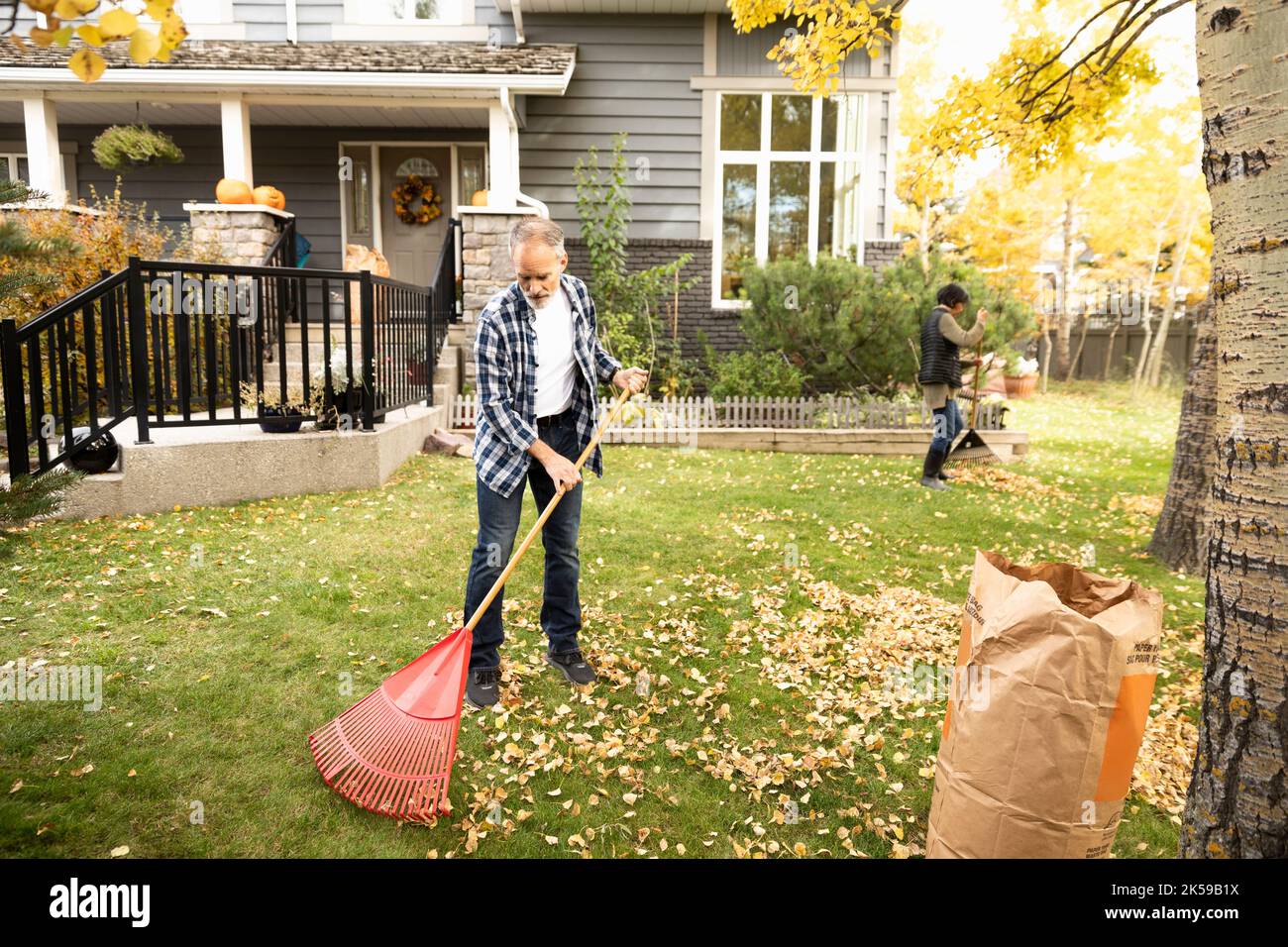 Sweeping autumn leaves hi-res stock photography and images - Alamy