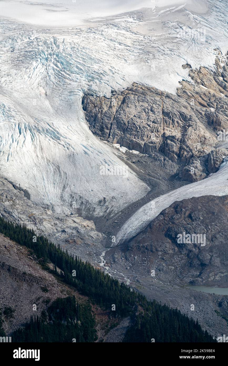 Glacial expanse and rugged cliffs at Panorama Ridge Stock Photo - Alamy