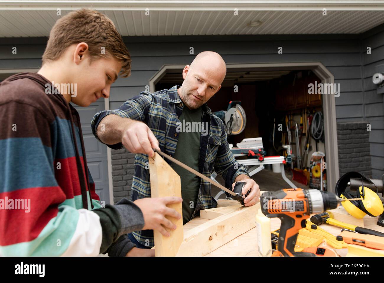 Son helping father home improvement hi-res stock photography and images ...