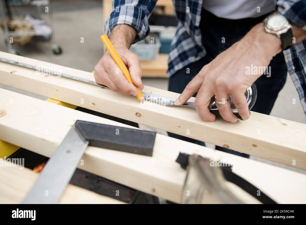 Real life dimensions hi-res stock photography and images - Alamy