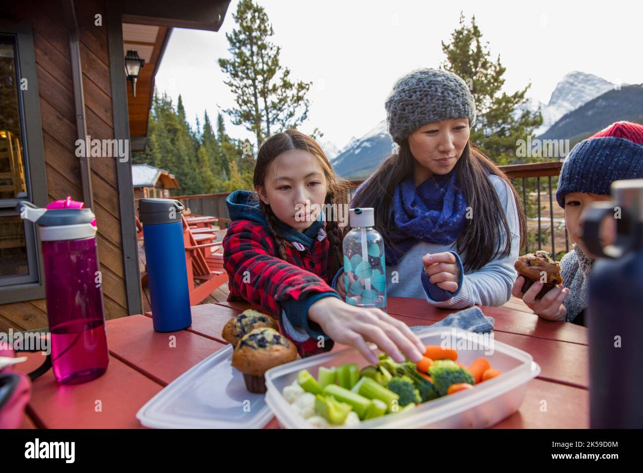 Children sharing water bottle hi-res stock photography and images - Alamy