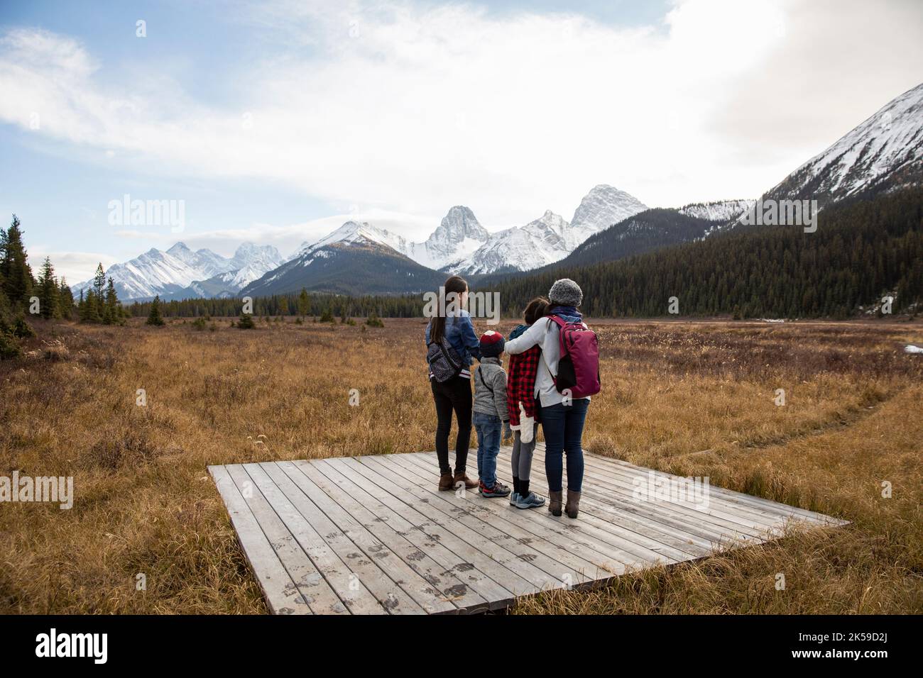Tween age 12 13 hiking hi-res stock photography and images - Alamy
