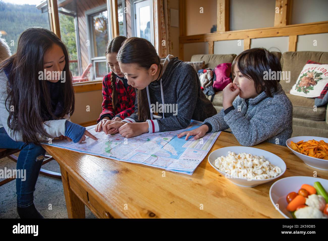 Children looking at map hi-res stock photography and images - Alamy