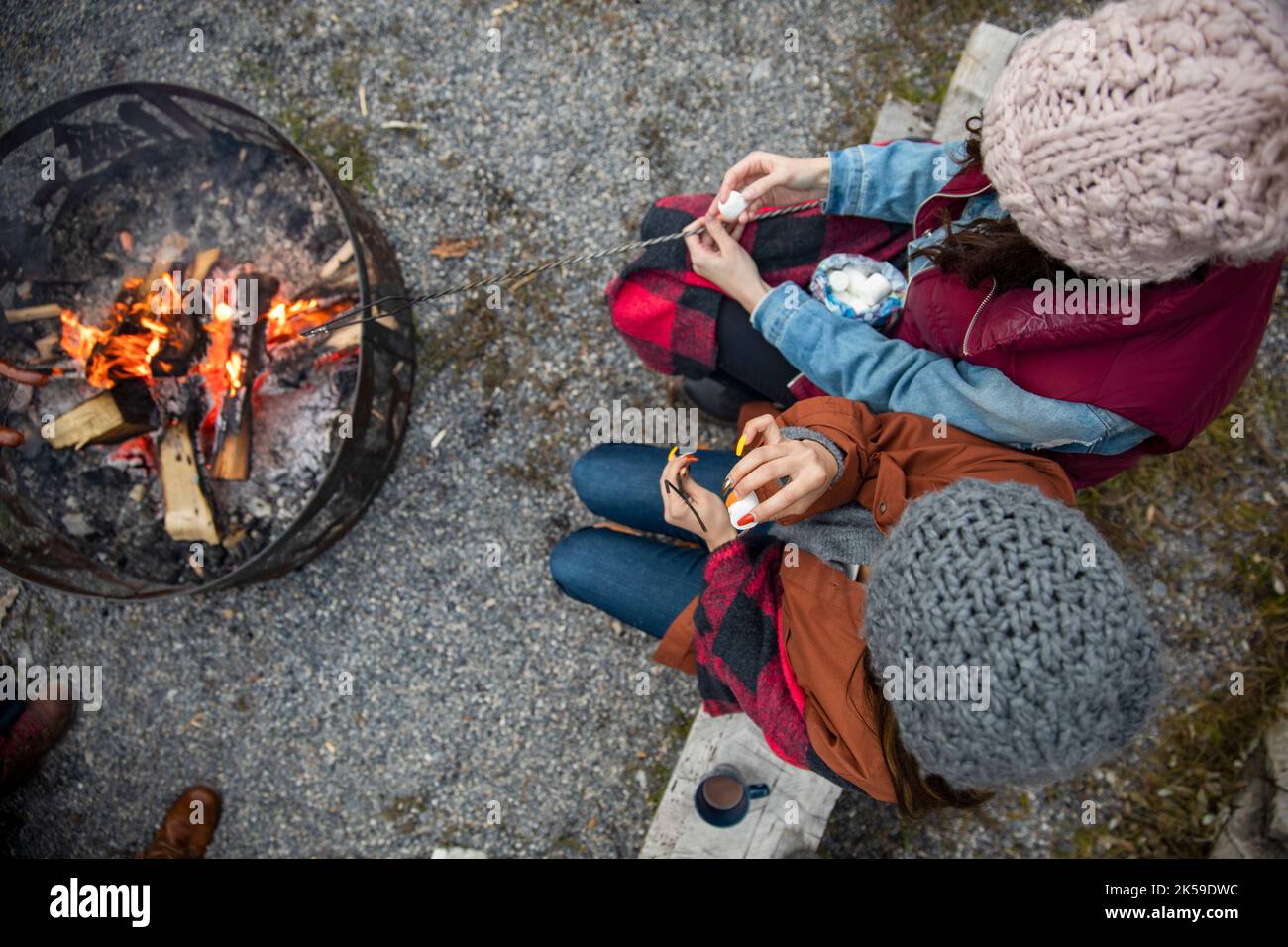 Campfire view hi-res stock photography and images - Alamy
