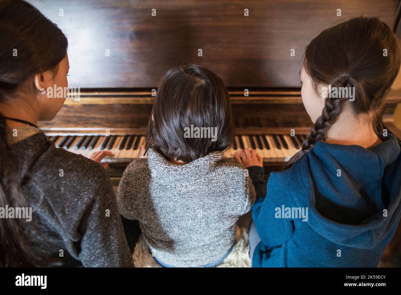 Three sisters and brother hi-res stock photography and images - Alamy