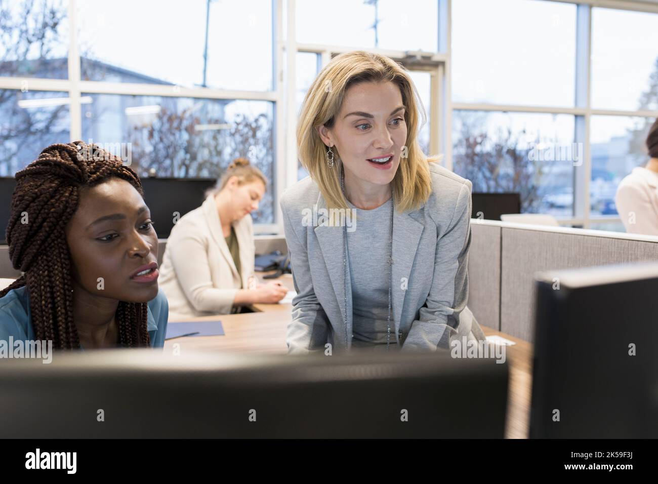 Two women talking hi-res stock photography and images - Alamy