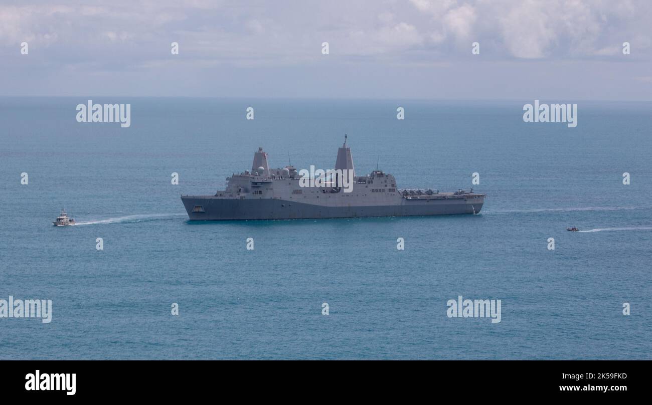 221003-N-XO158-1432 CARIBBEAN SEA - (Oct. 3, 2022) – Sailors assigned ...