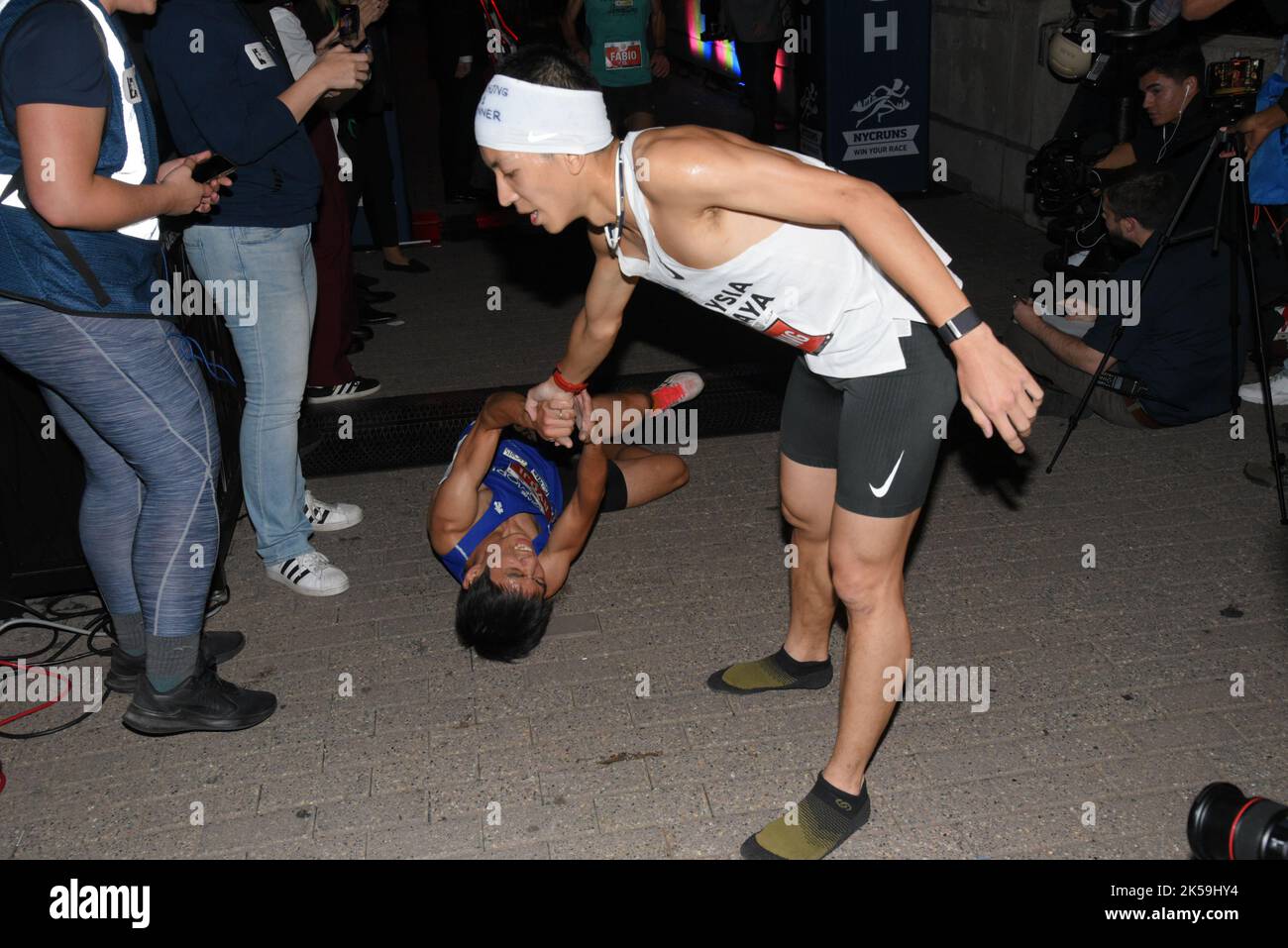 New, York, October 6, 2022. Wai Ching Soh of Malaysia helps second ...